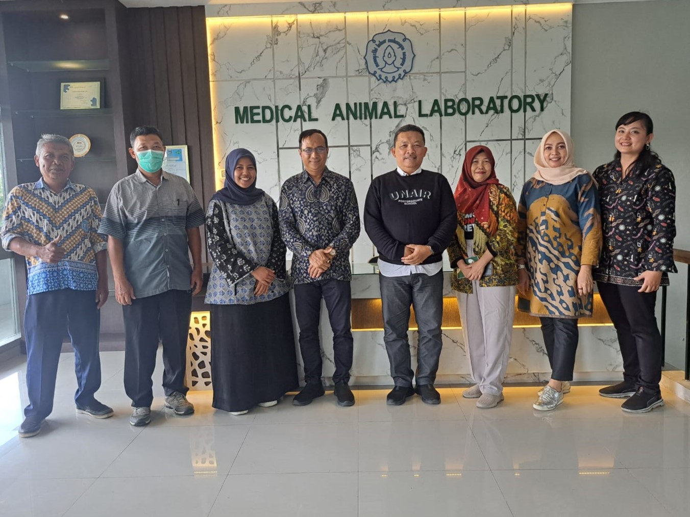 KUNJUNGAN PERWAKILAN FAKULTAS KEDOKTERAN UNIVERSITAS AIRLANGGA KE LABORATORIUM HEWAN COBA FK UNS ...